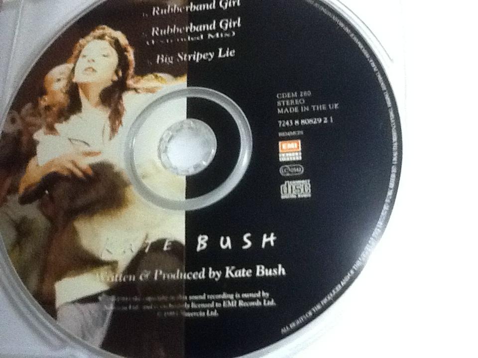 rock patches (b) / scarves / badges / cards / cd singles | memorabilia shop