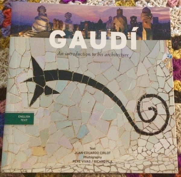 Gaudi: An Introduction to His Architecture Paperback Book (2008)